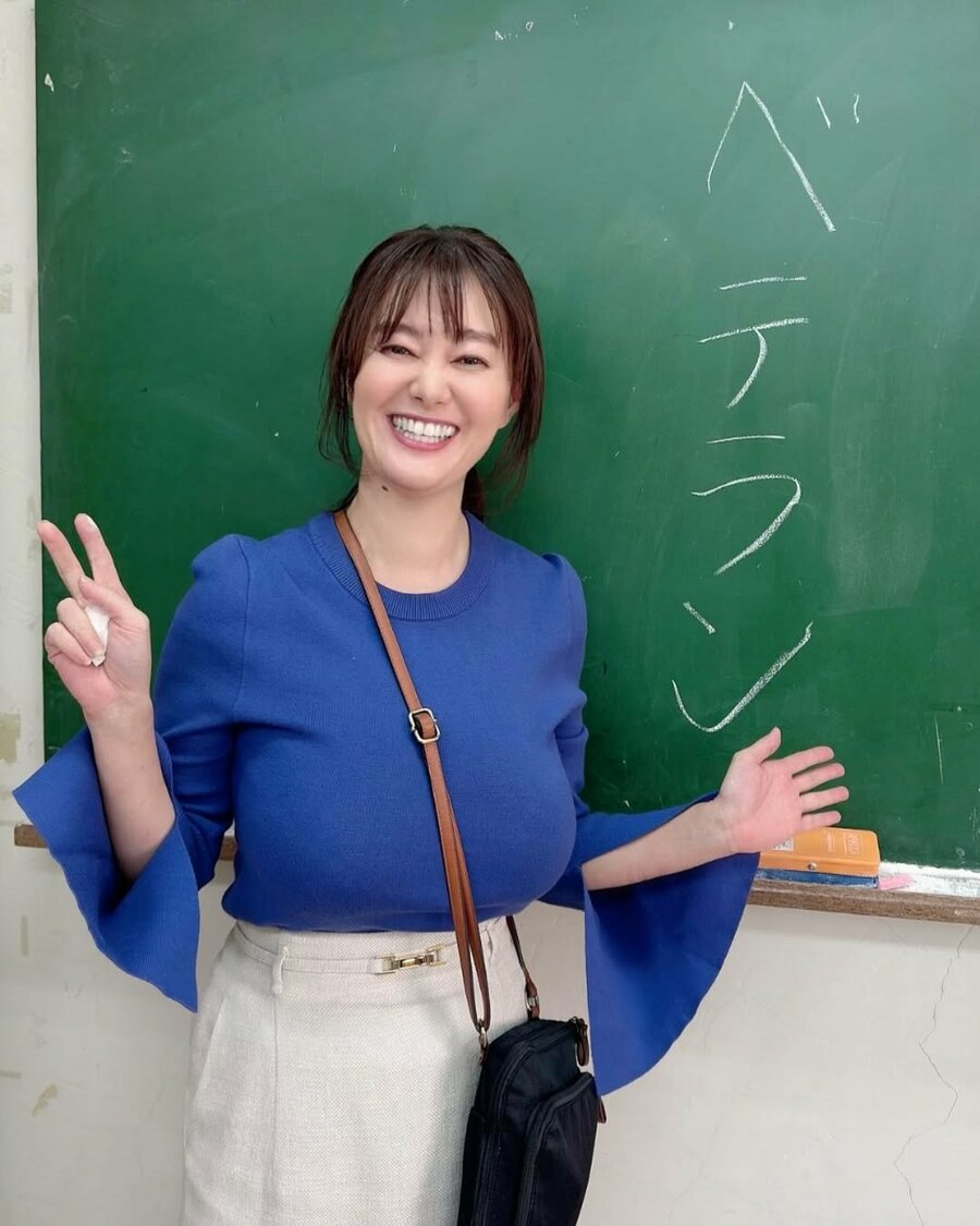 元NHKアナウンサー竹中知華さん、オーバーオール姿で番組PR！そのギャップにファンも驚き