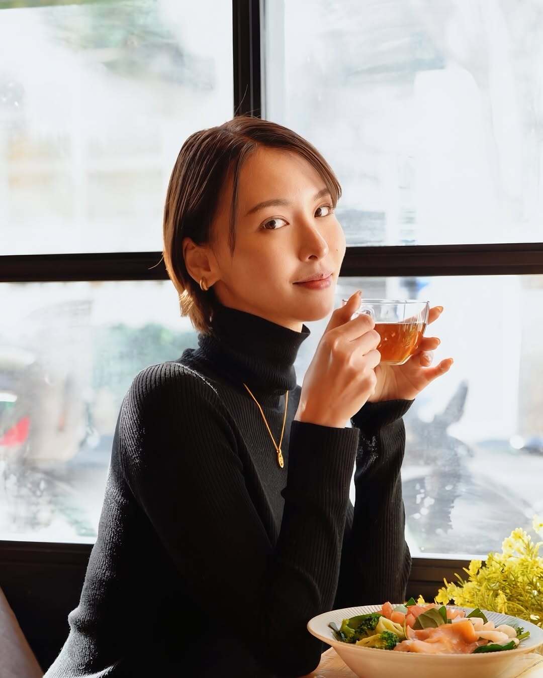 奈月セナ、写真集「SILK of the MOON」の美しさでファンを魅了！入手困難な人気作に