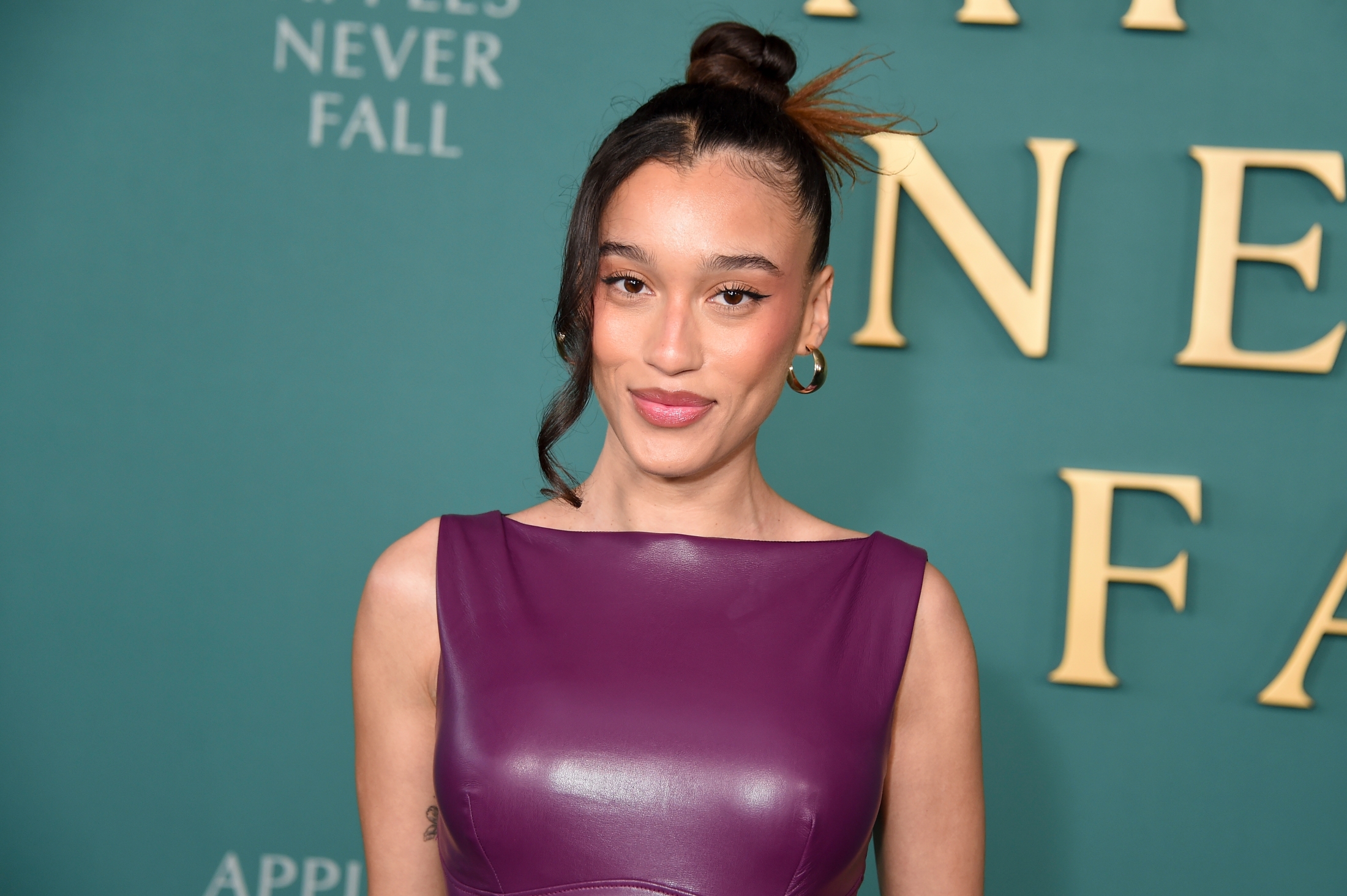 ドジャース戦でアメリカ国歌をスペイン語で歌った歌手Nezza、その背景にある「抗議」の意思